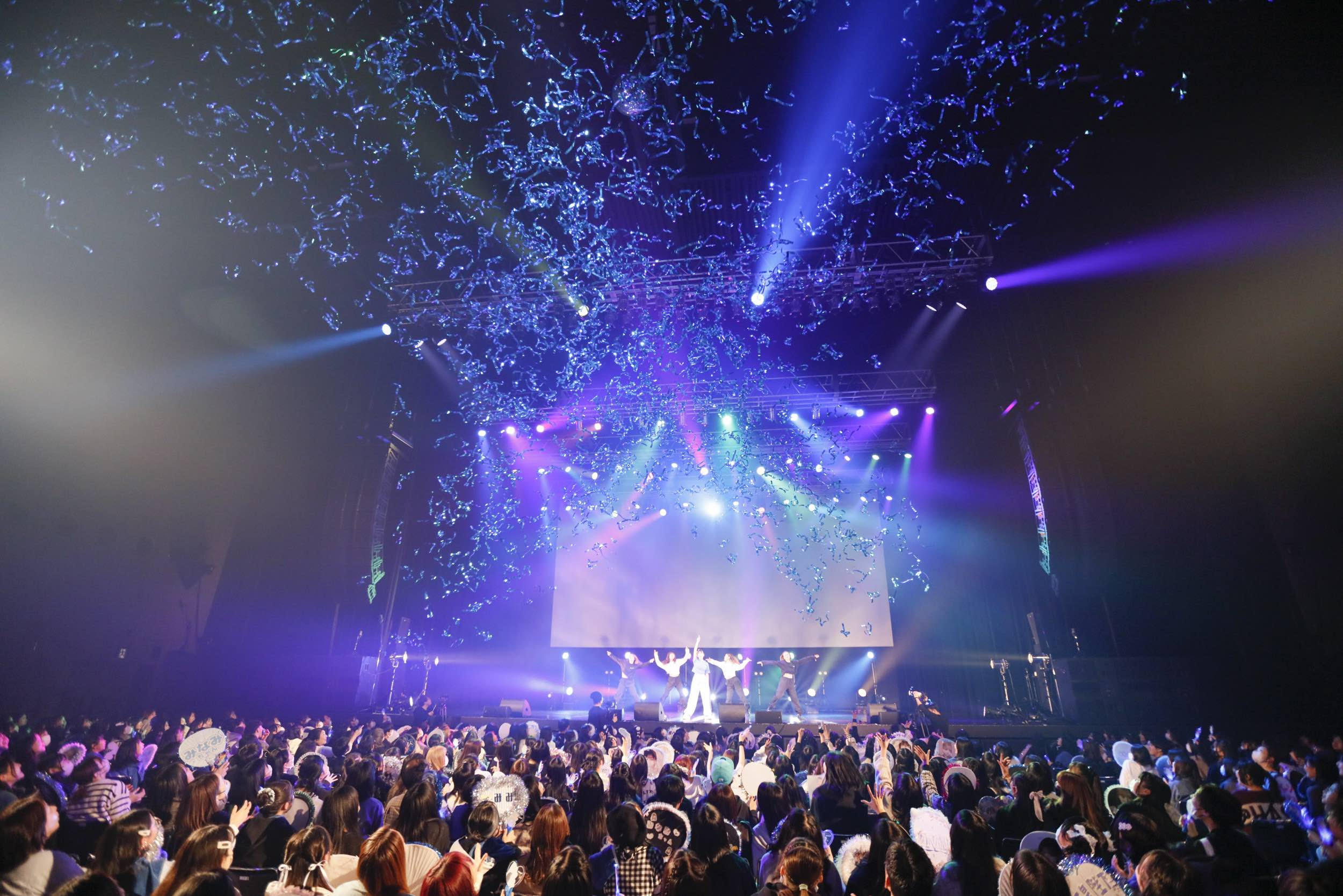 SNS総フォローワー数450万人超えのアーティストMINAMI、初のワンマンライブで大盛況！アンコールでデビュー曲「繋いだ手」をファンと大合唱 ...