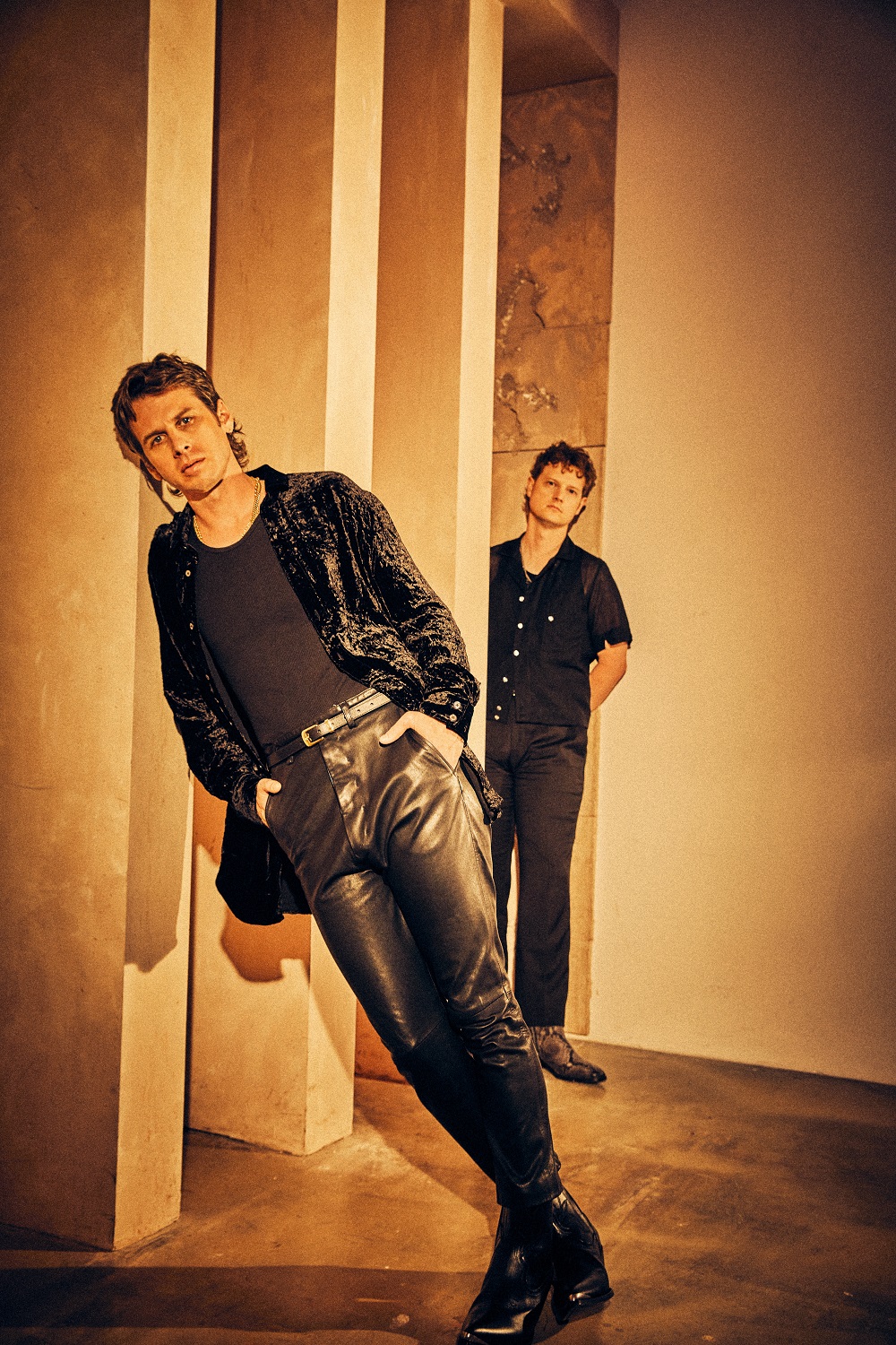 Foster The Peopleが夏に発売される最新アルバム『Paradise State Of Mind』より、新曲「Chasing ...