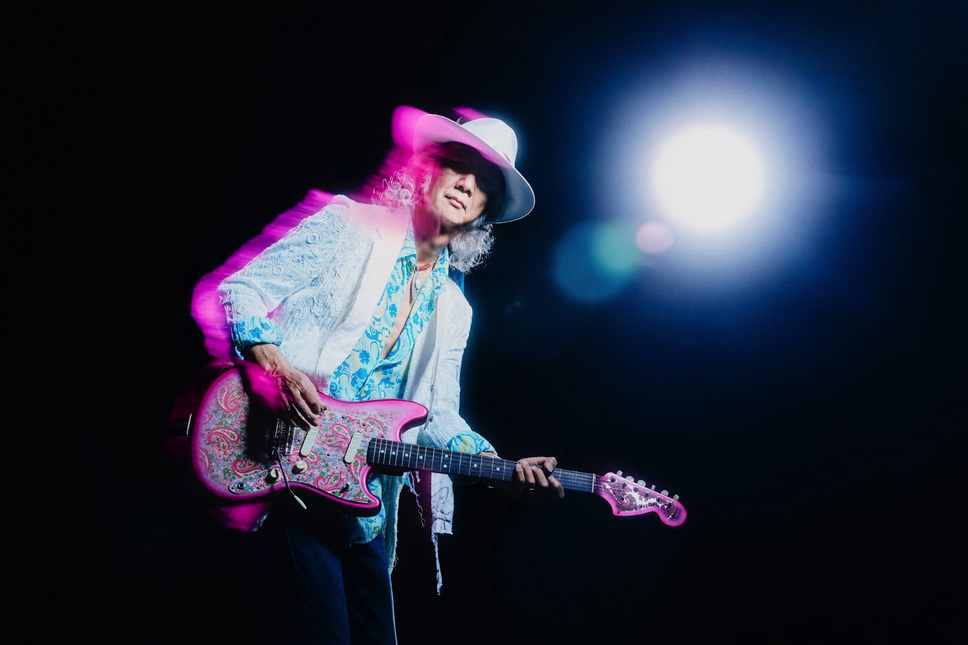日本ロック界のレジェンド ギタリスト Charの新シグネイチャーモデル『Char Mustang® Pink Paisley』2025年7月4日（金）に発売 | JUNGLE☆LIFE